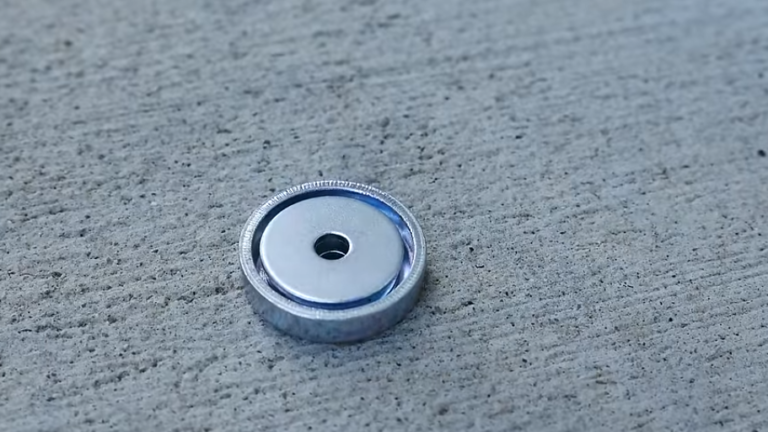 How Do Headphones Use Electromagnets? - Headphones Pedia